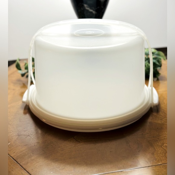 Tupperware | Storage & Organization | Tupperware Round Cake ...